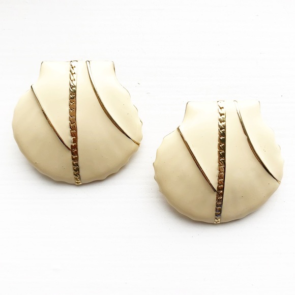 Vintage | Jewelry | Chic Chunky Gold Cream Clam Shell Earrings | Poshmark